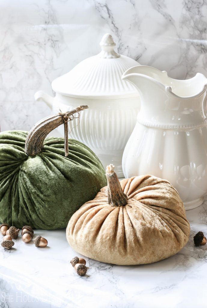 27 Cozy Farmhouse Style Fall Decor Ideas | Homelovr