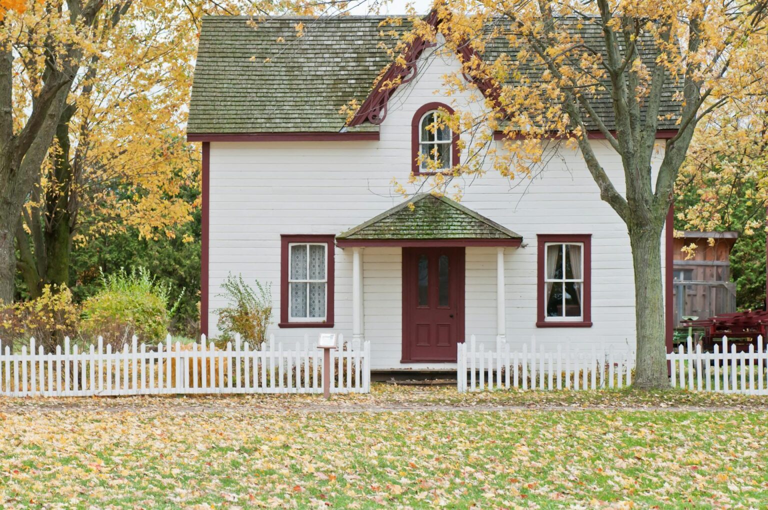 House vs Home: Understanding the Subtle Yet Profound Difference | Homelovr
